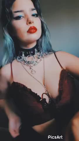 A teasing drop from goth girl 😍🌑☁️ | Scrolller