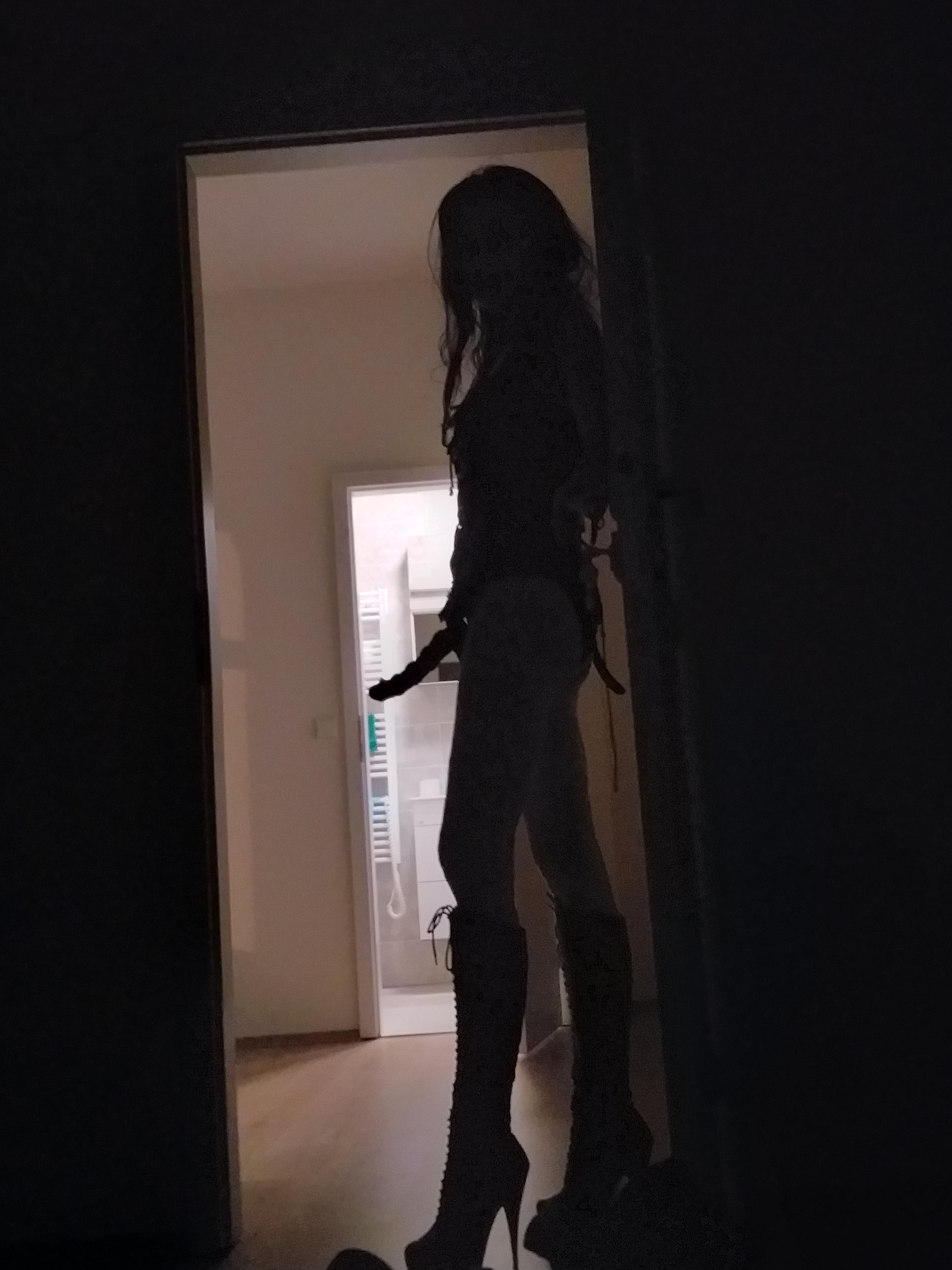 A threatening silhouette | Scrolller