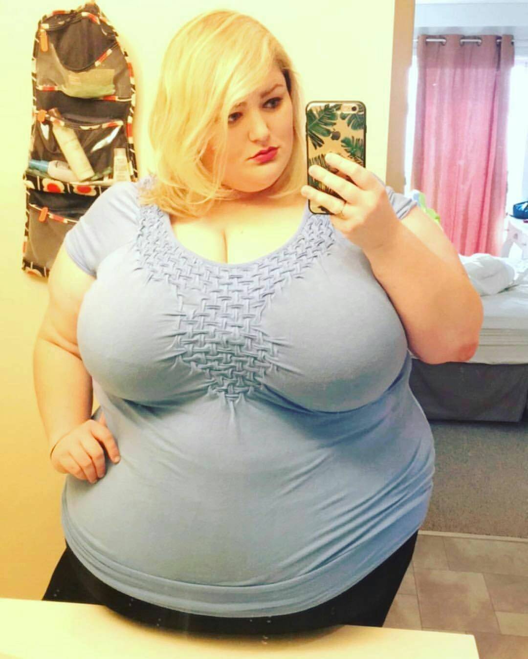 A Very Gorgeous Lady 🏴 | Scrolller