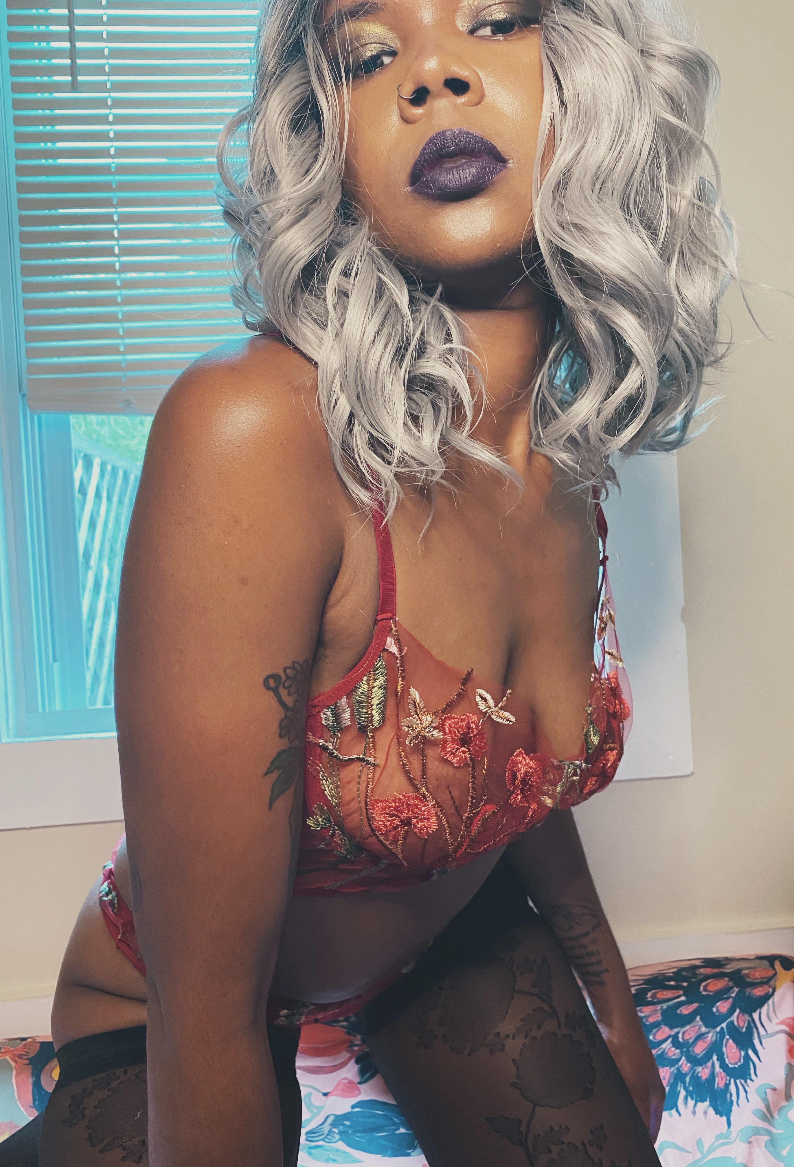 A vision in red | Scrolller