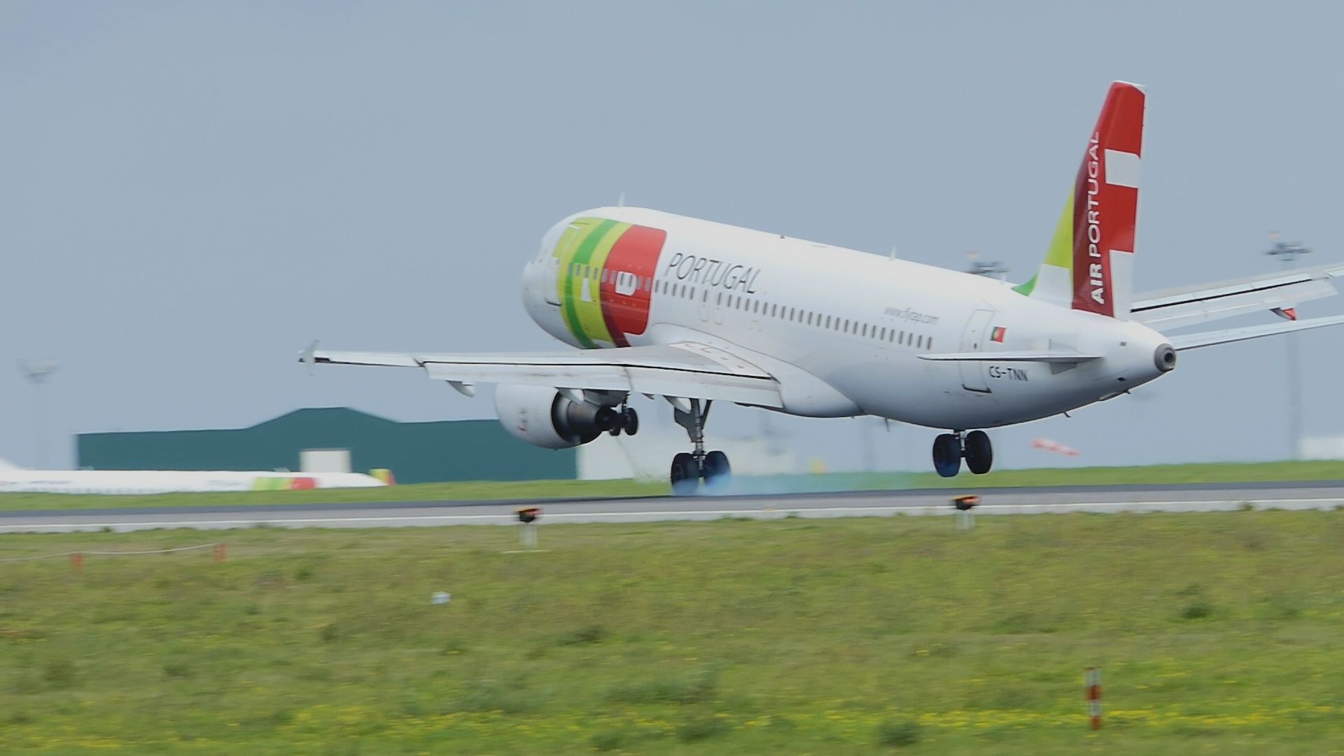 A320 Landing @ LIS | Nov2019 | Scrolller