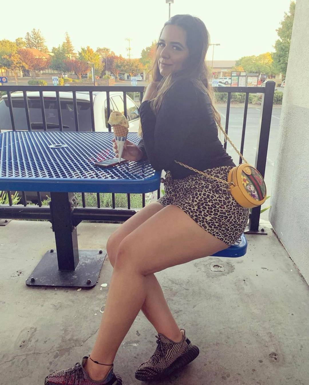 Aamber Showing Off Her Thick Milky White Thighs Scrolller