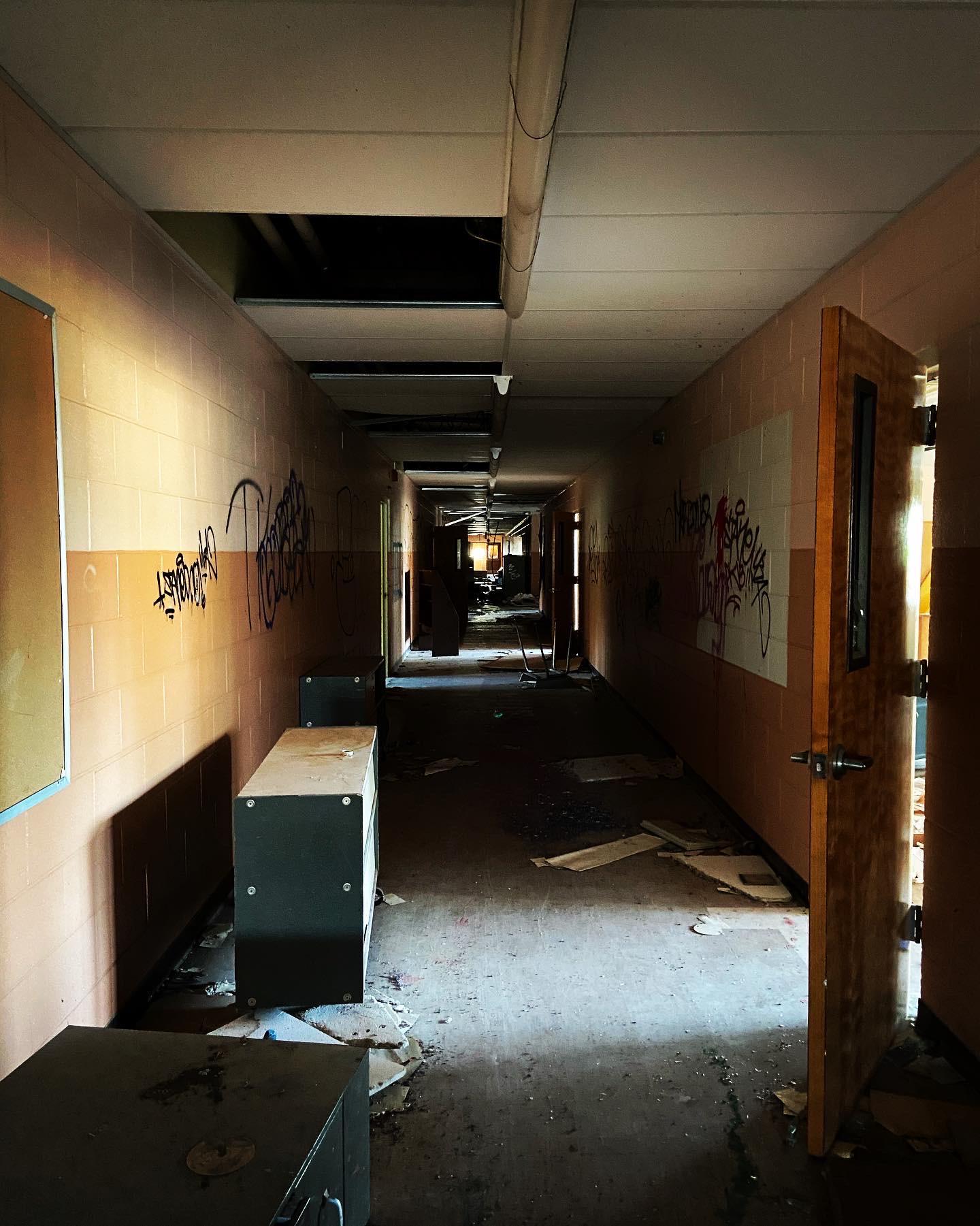 Abandoned elementary school | Scrolller