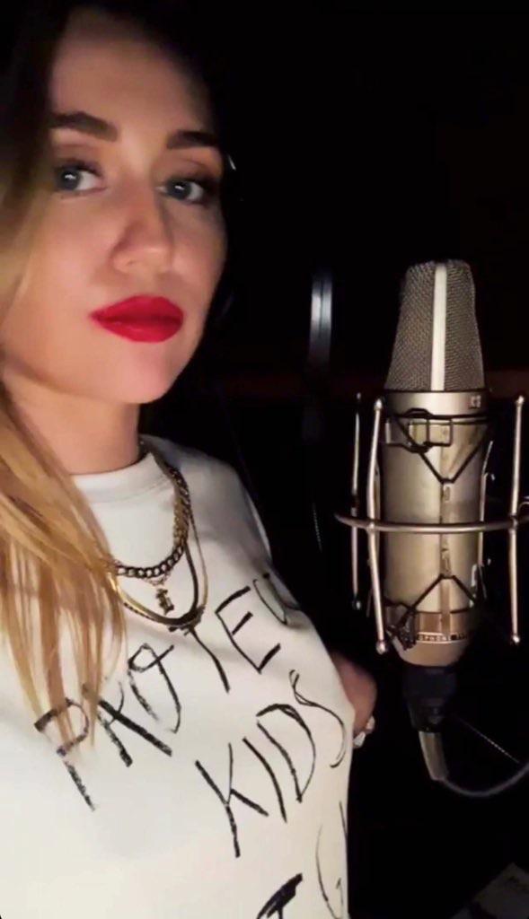 About use that beautiful voice | Scrolller