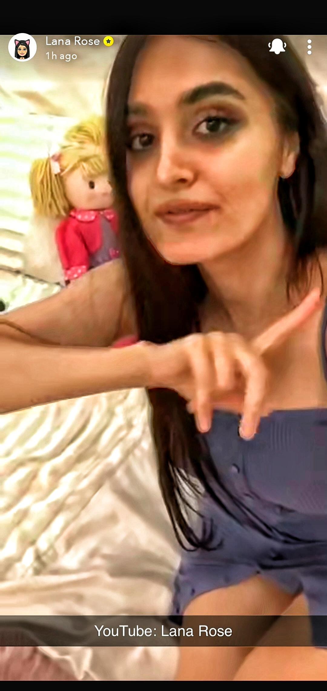 "Accidentally" unbuttoned her dress and pulled it up 😜😏💦 | Scrolller