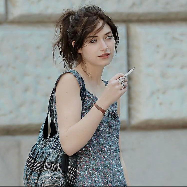 Actress Imogen Poots | Scrolller