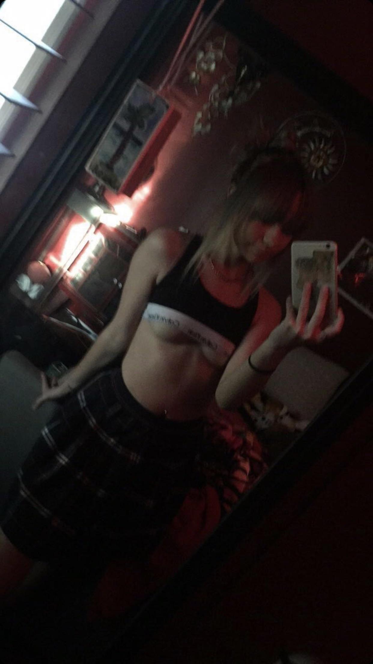 Add me on Snapchat for fun @Karissa.joy92 | Scrolller