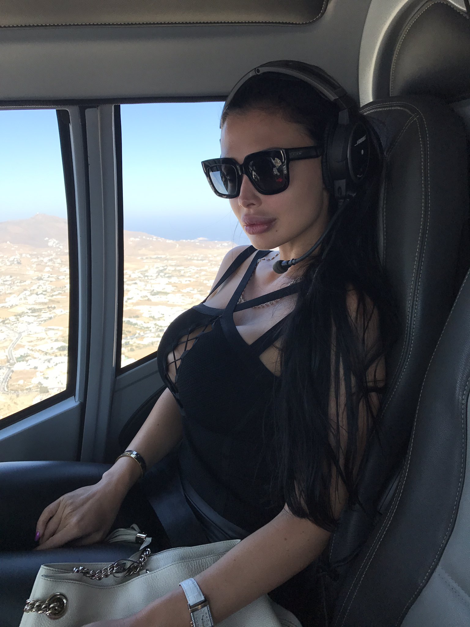 Aerial bimbo | Scrolller