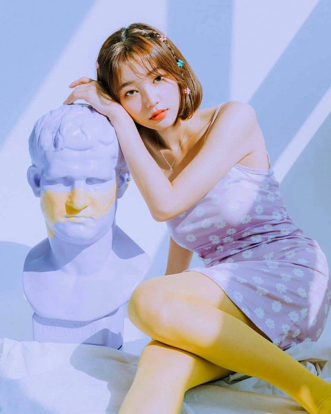 Aesthetic. Who is she tho. | Scrolller