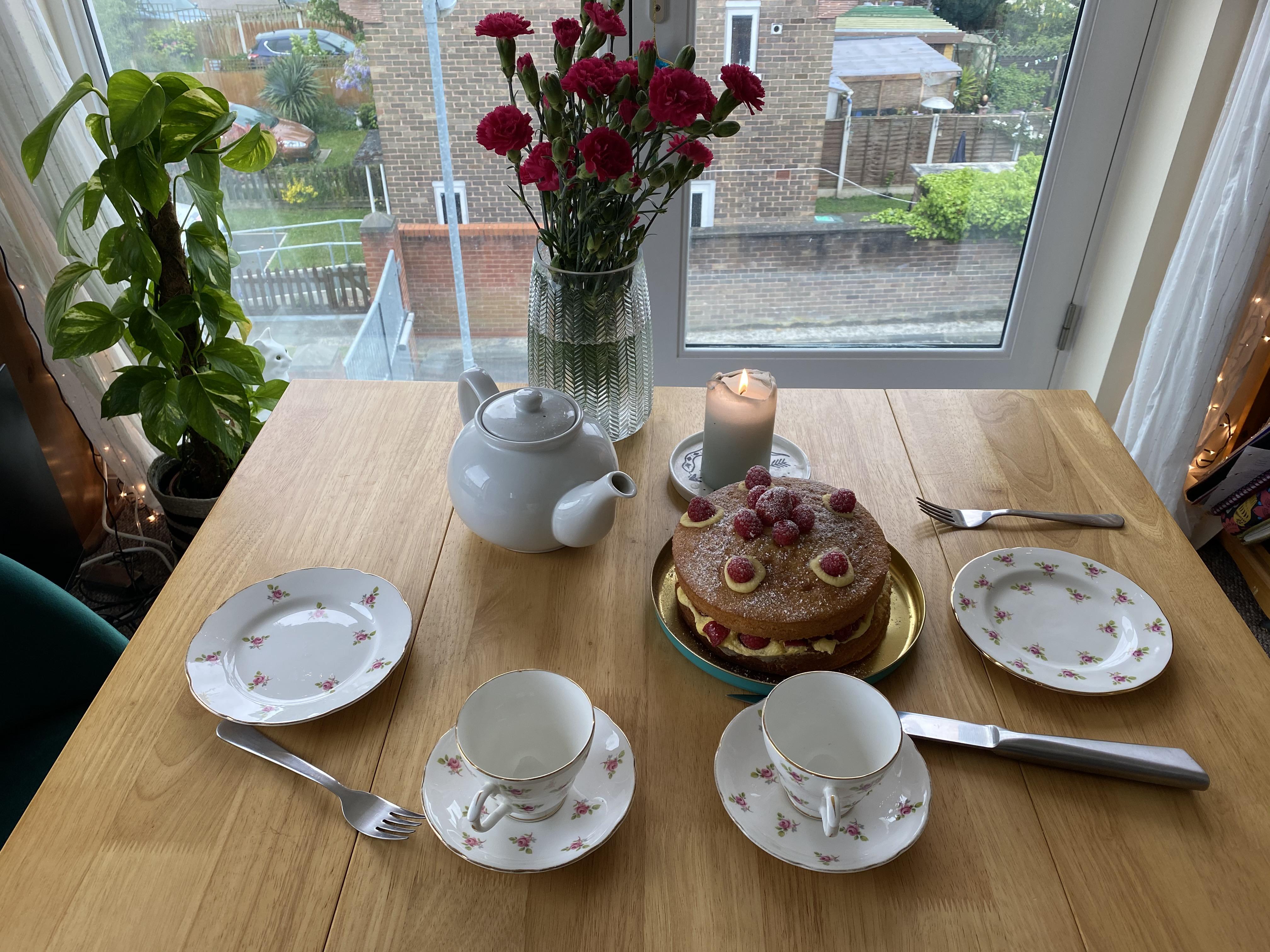 Afternoon tea | Scrolller