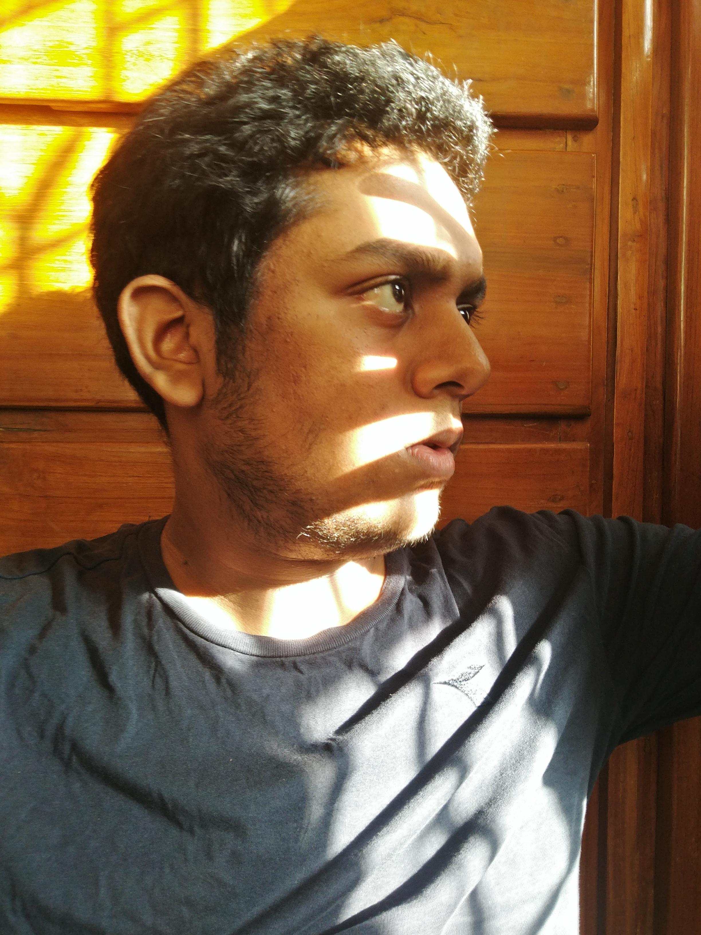 Aight posting my first ever selfie heree! I do be looking bad tho 😩😩 | Scrolller