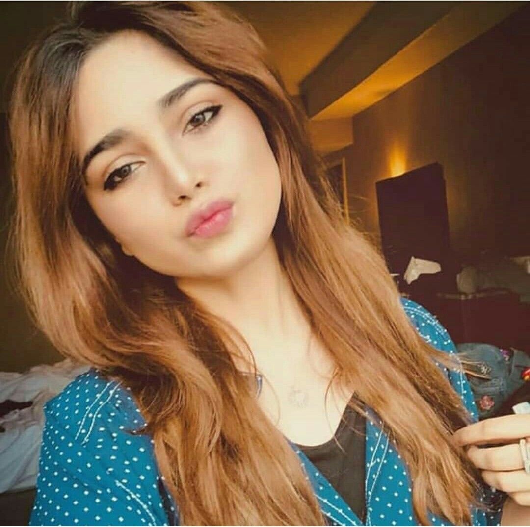 Aima Baig - Famous Pakistani singer | Scrolller