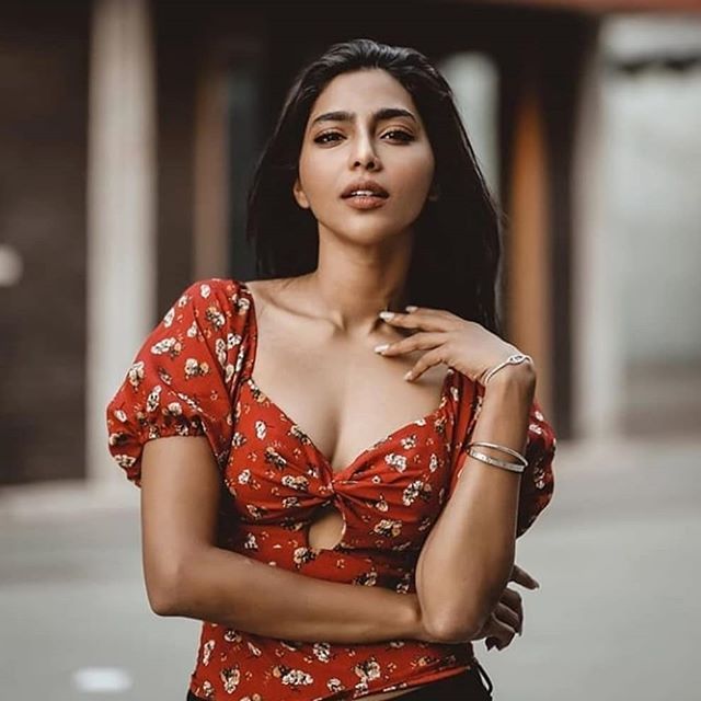 Aishwarya lakshmi | Scrolller