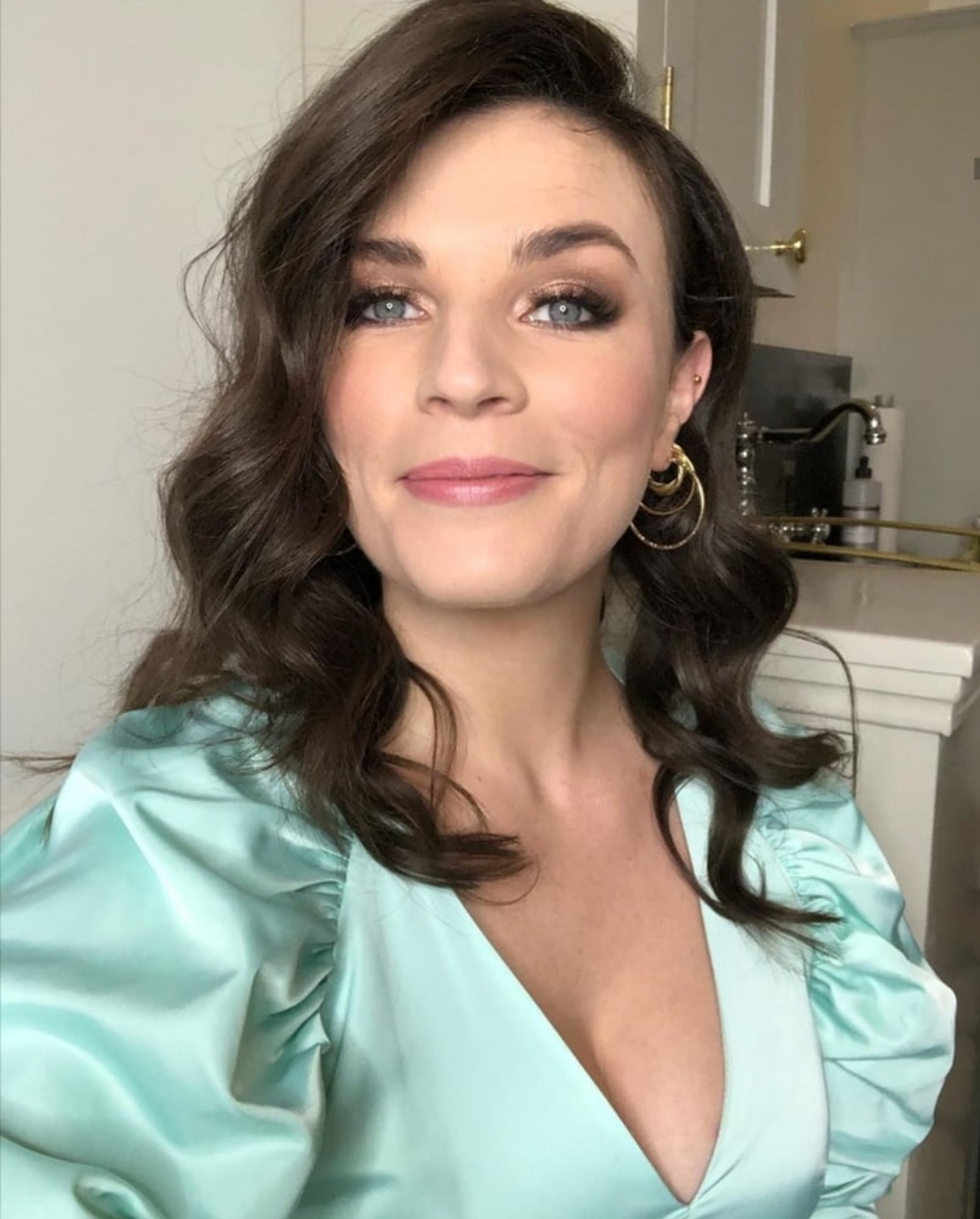 Aisling Bea's pretty face is begging for a load...or several | Scrolller