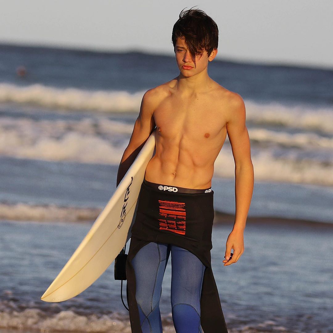 Alex Ruygrok (@alex_ruygrok) [SHIRTLESS] | Scrolller