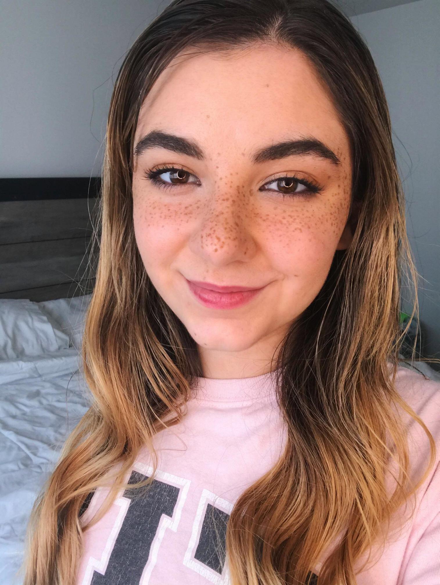 Alguien que la conozca y tenga algo de ella? | Scrolller