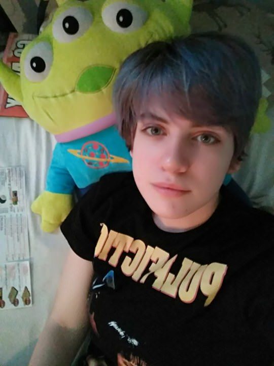 alien boi | Scrolller