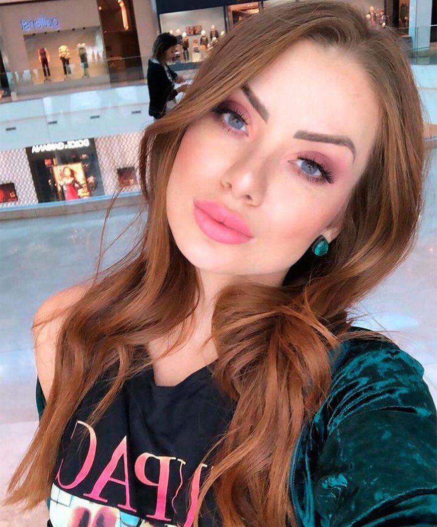 Aline Andrade | Scrolller