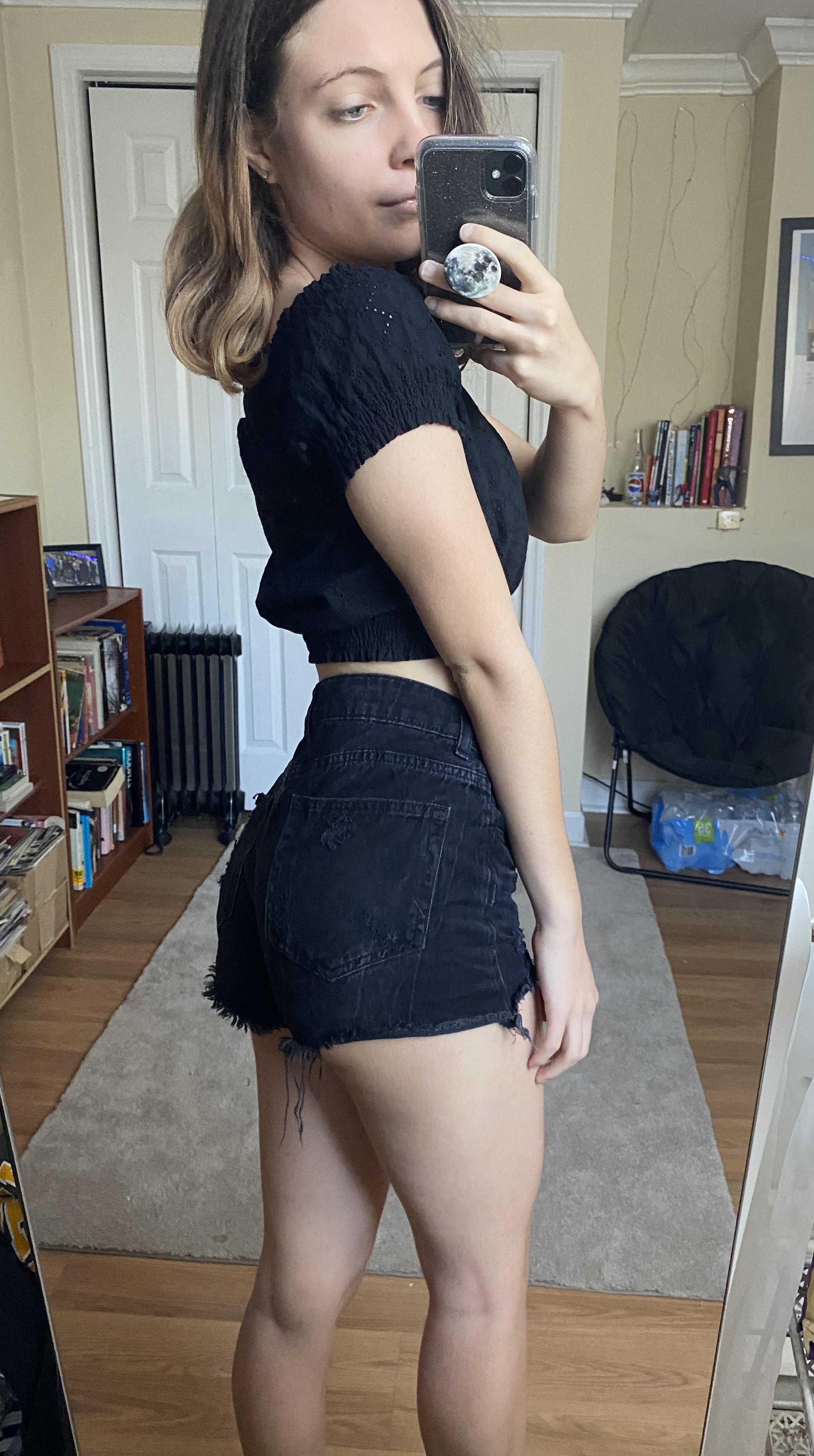 All black fit! [OVER 18] | Scrolller