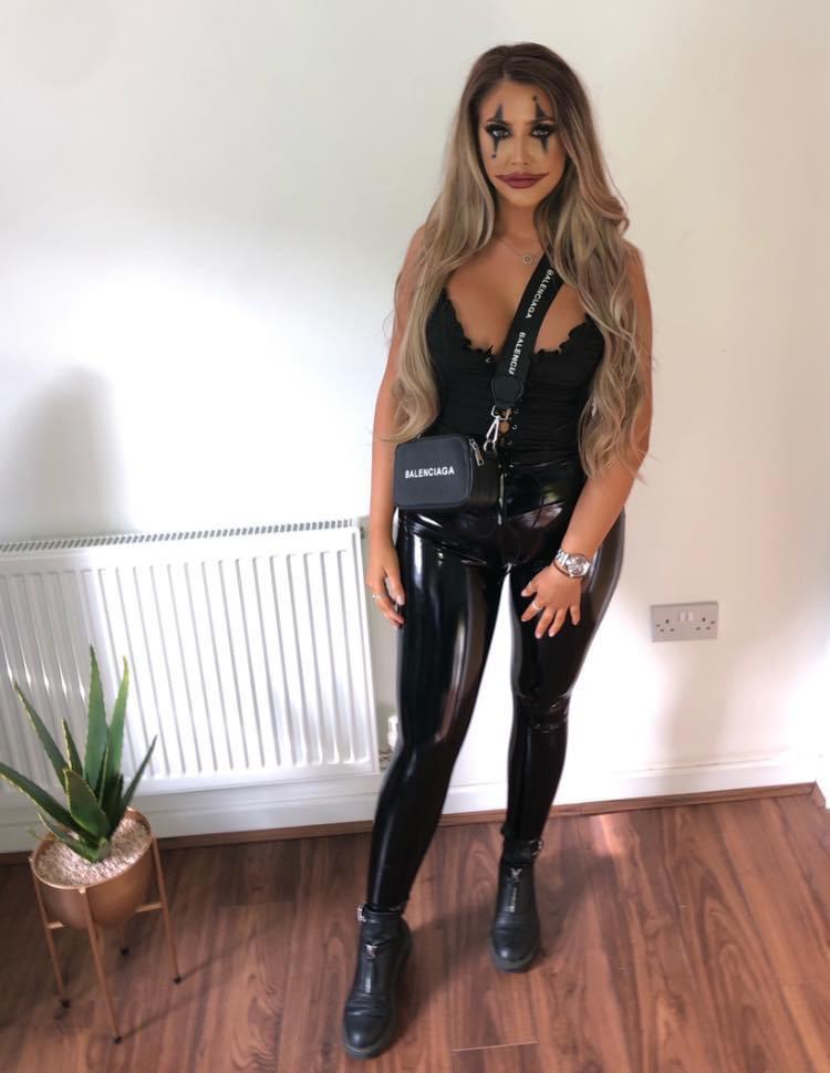 Chav in very tight pvc leggings | Scrolller