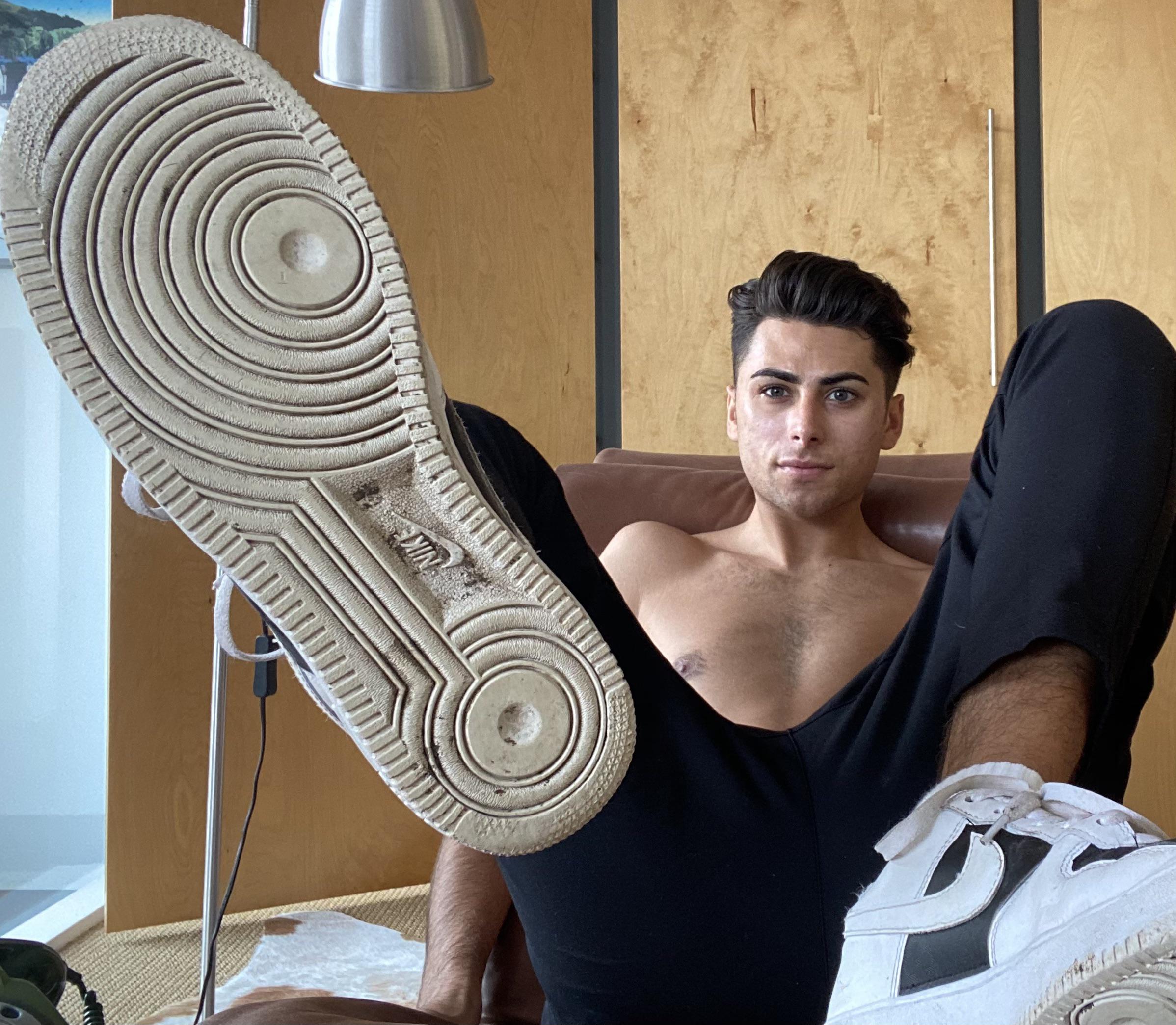 All hail King Kai 👑 | Scrolller