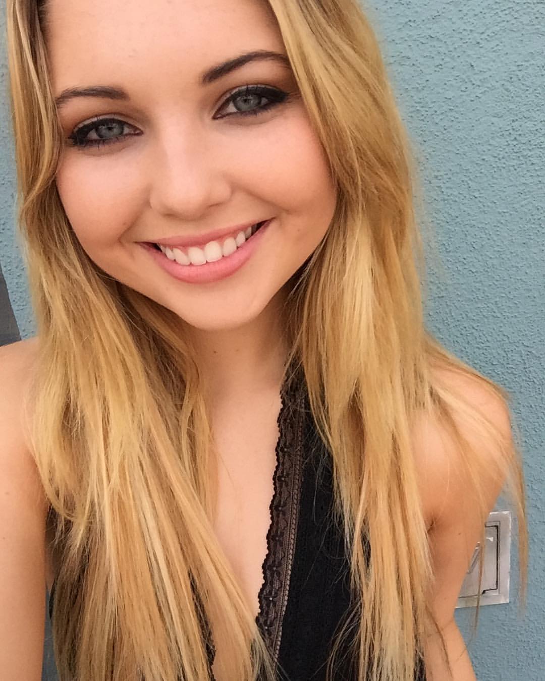 All Smiles | Scrolller