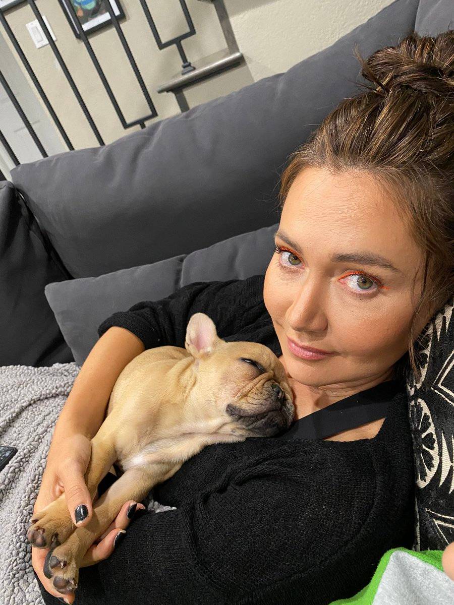 All the puppy cuddles | Scrolller