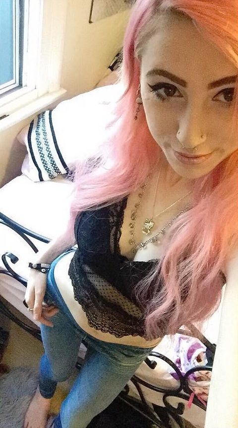 alternative girl | Scrolller