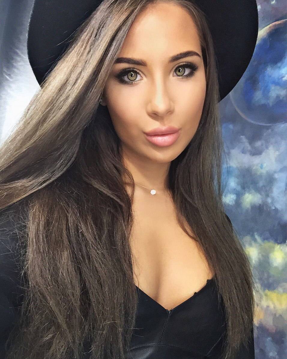 Alyona Belik | Scrolller