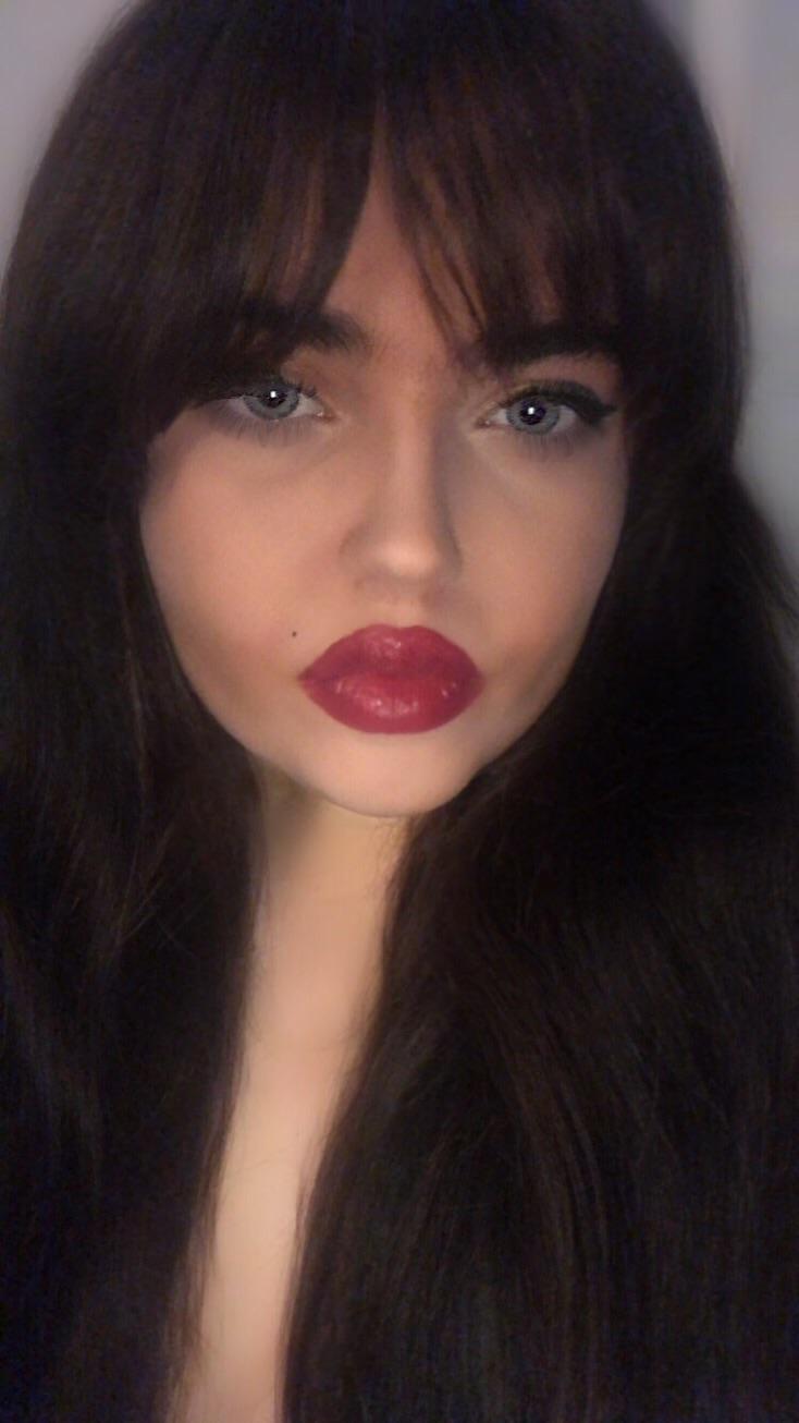 Am I hot? F20 | Scrolller