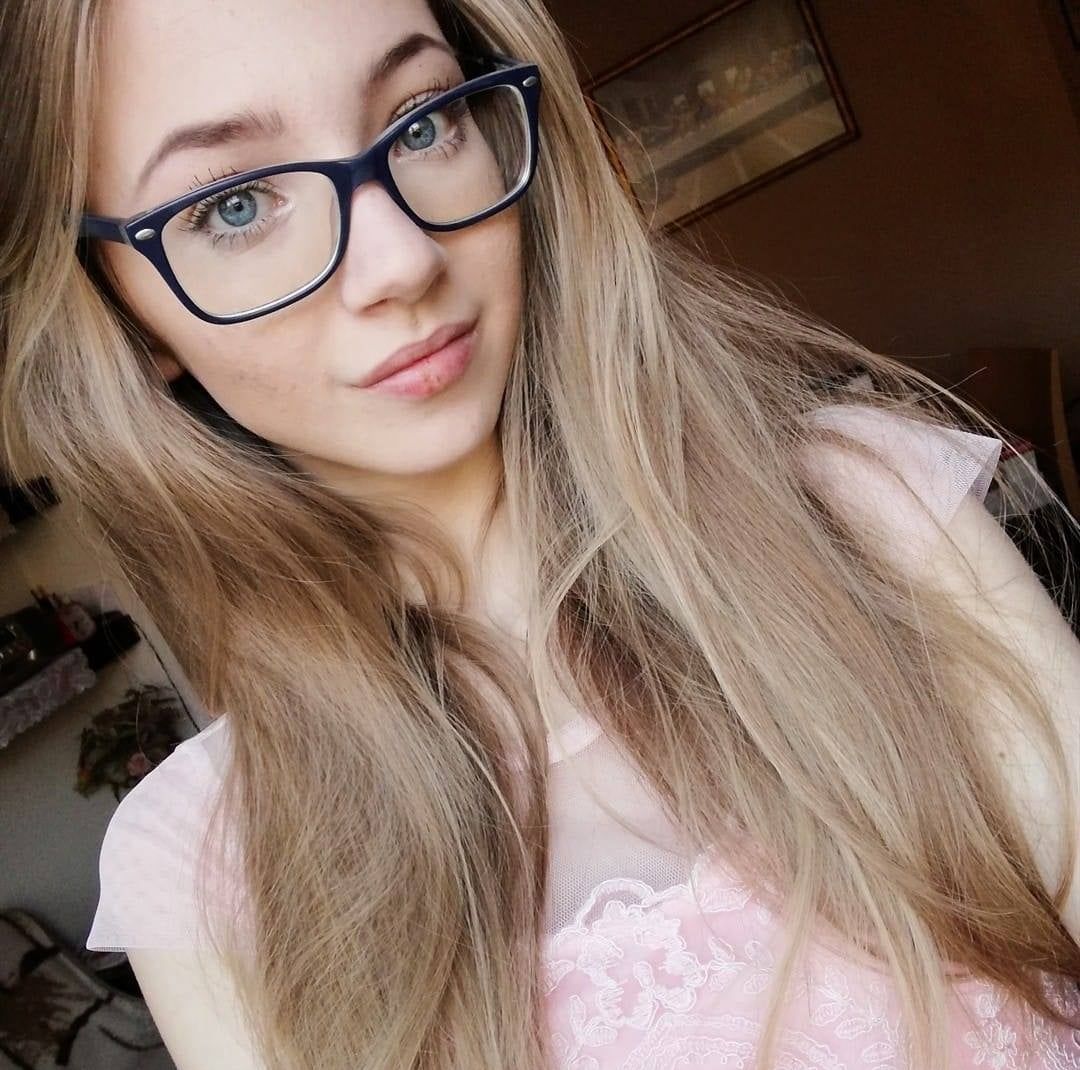 Am I interesting for you ? F20 | Scrolller