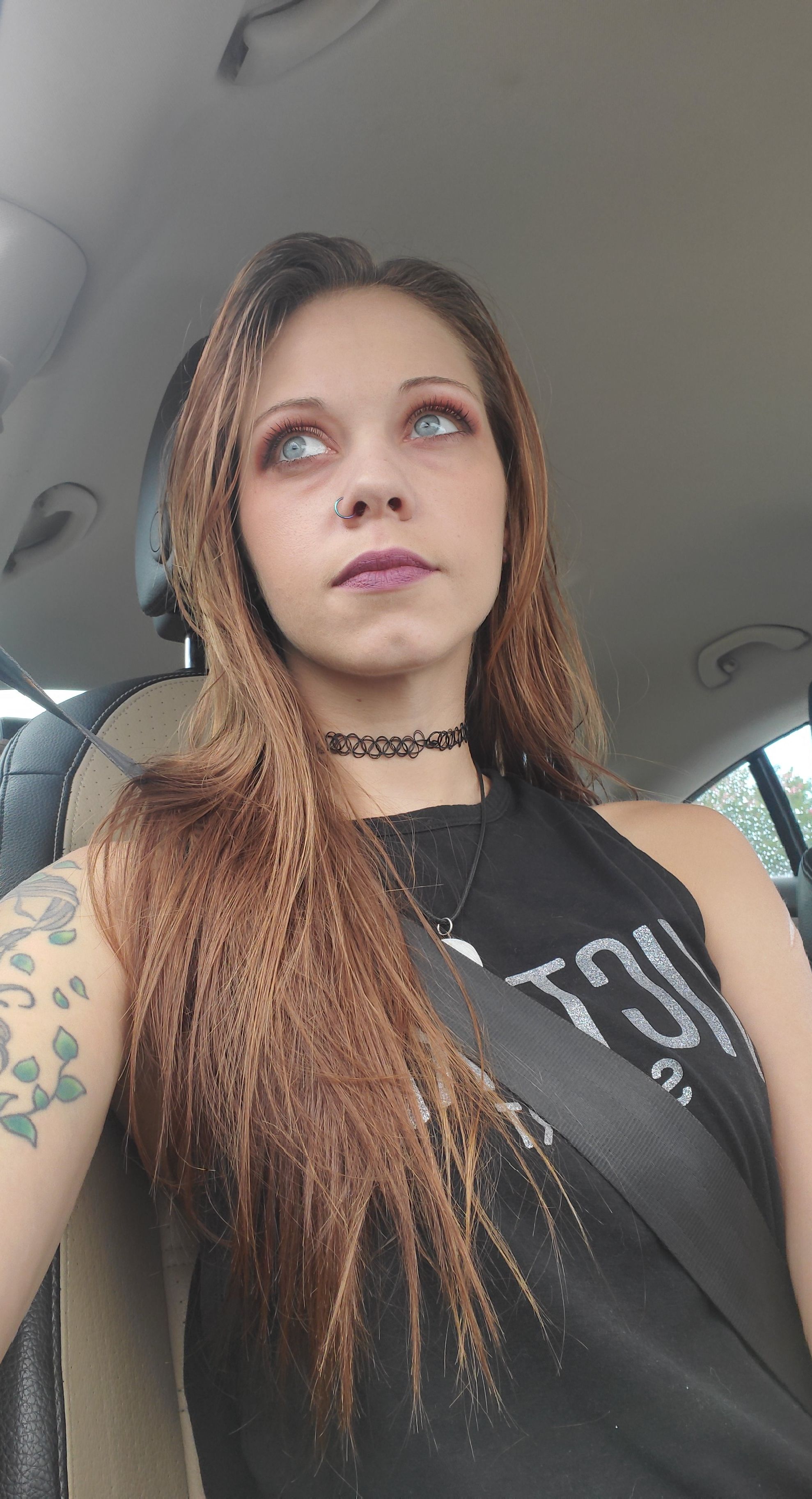 Am I pretty enough to post in here.? | Scrolller