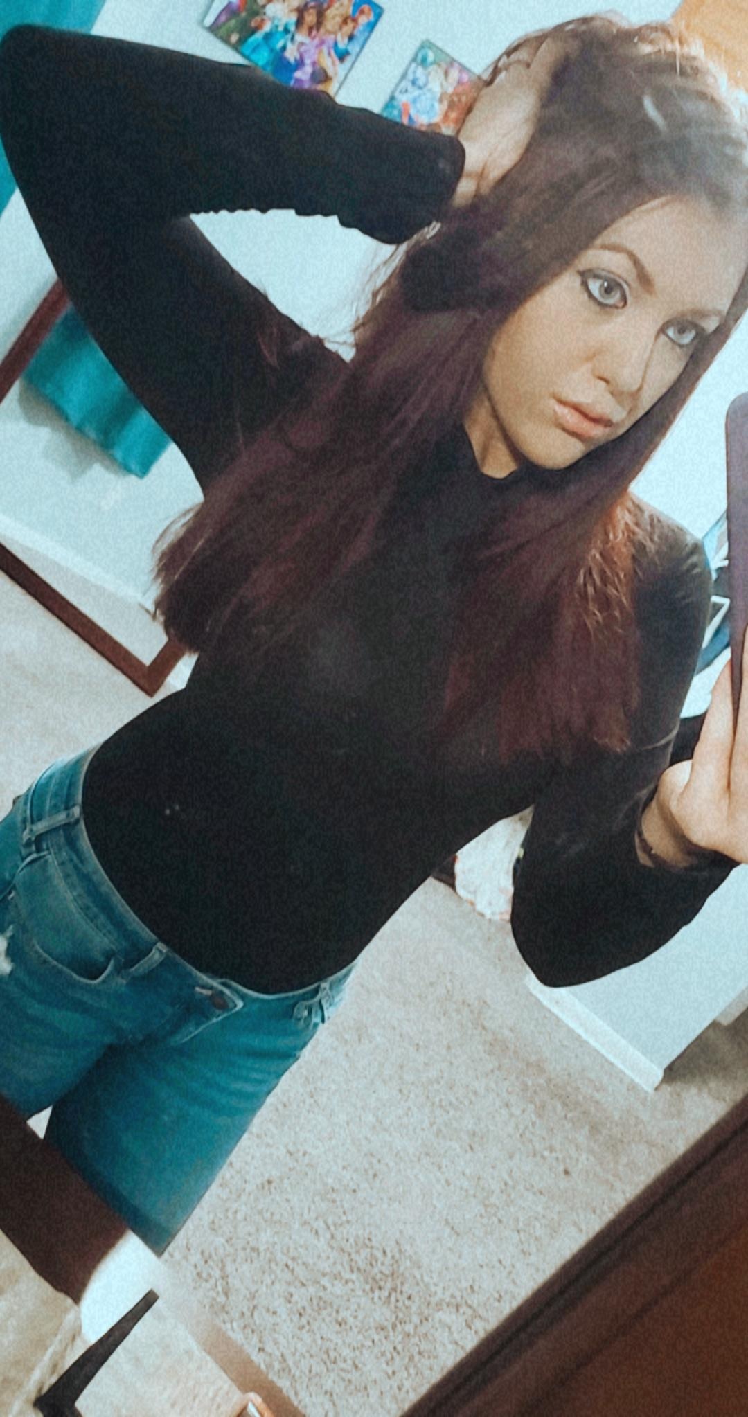 Am i pretty? F31 | Scrolller