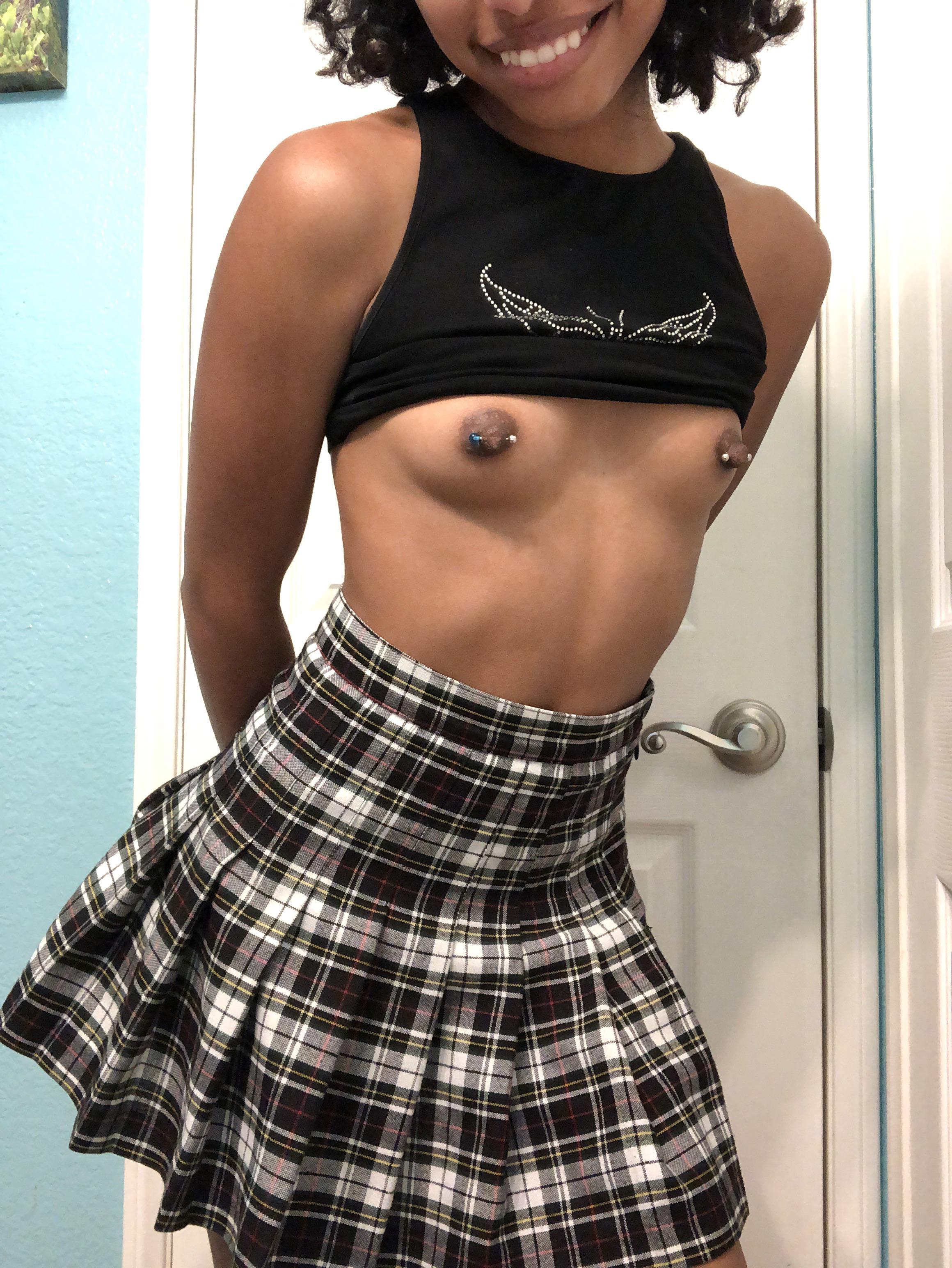 am i small enough to be ur gf ? | Scrolller