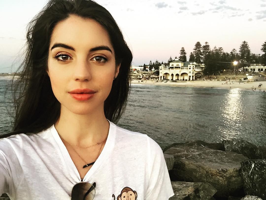 Amazing Adelaide Kane | Scrolller