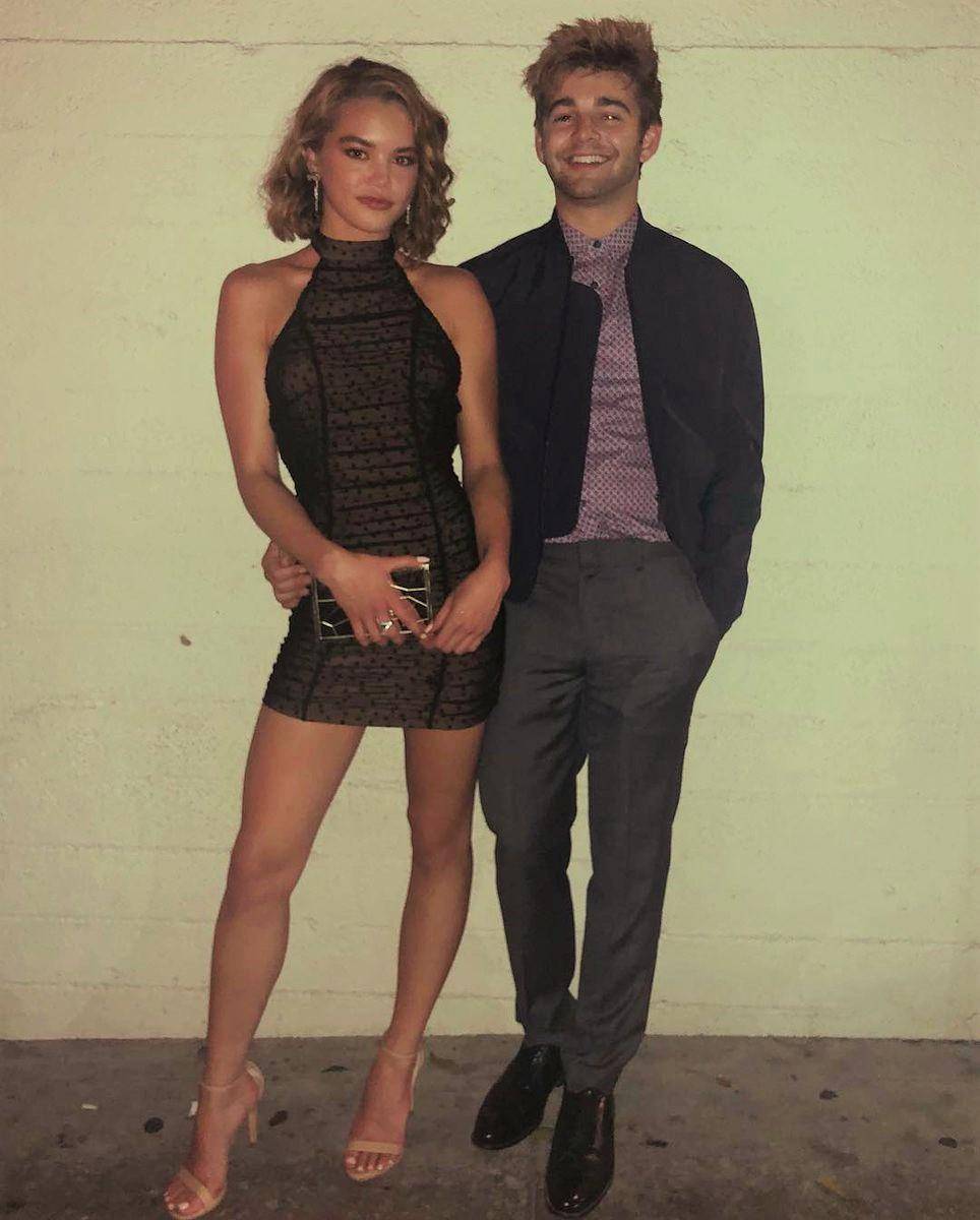 Amazing Legs | Scrolller