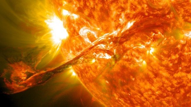 Amazing solar flare (half a million miles high!) [1200x830] | Scrolller