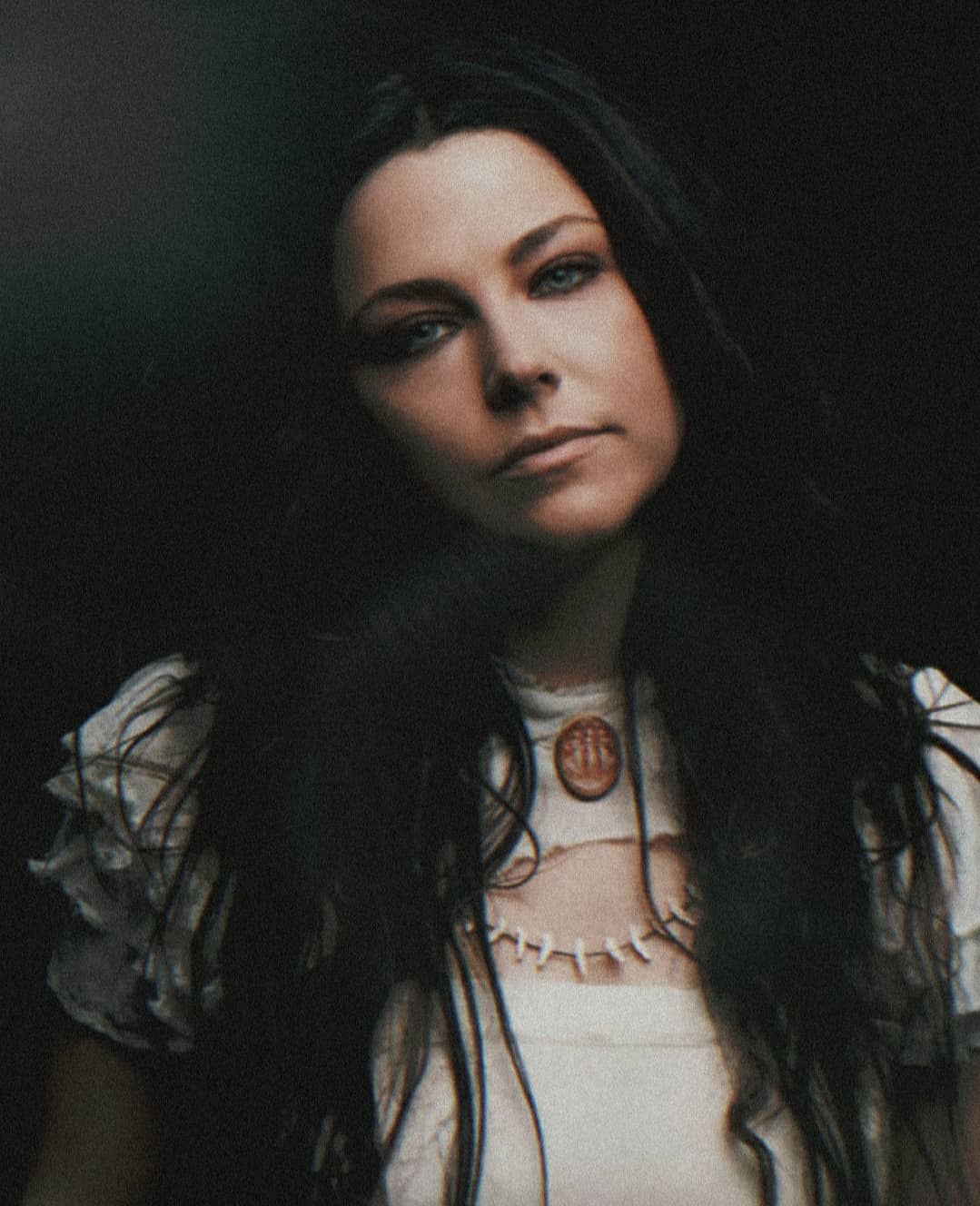 Amy Lee | Scrolller
