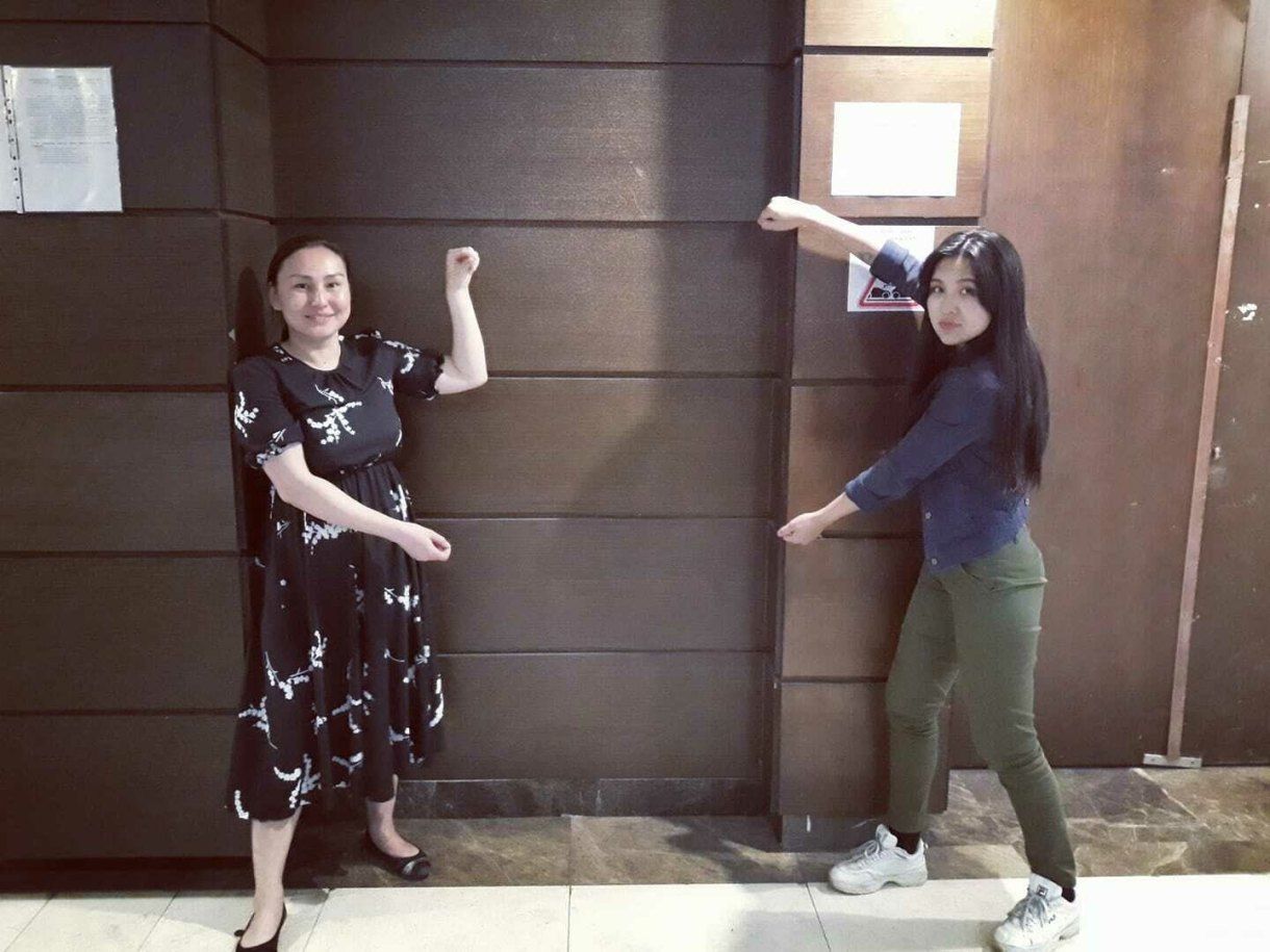 An activist with an imaginary poster was detained | Scrolller