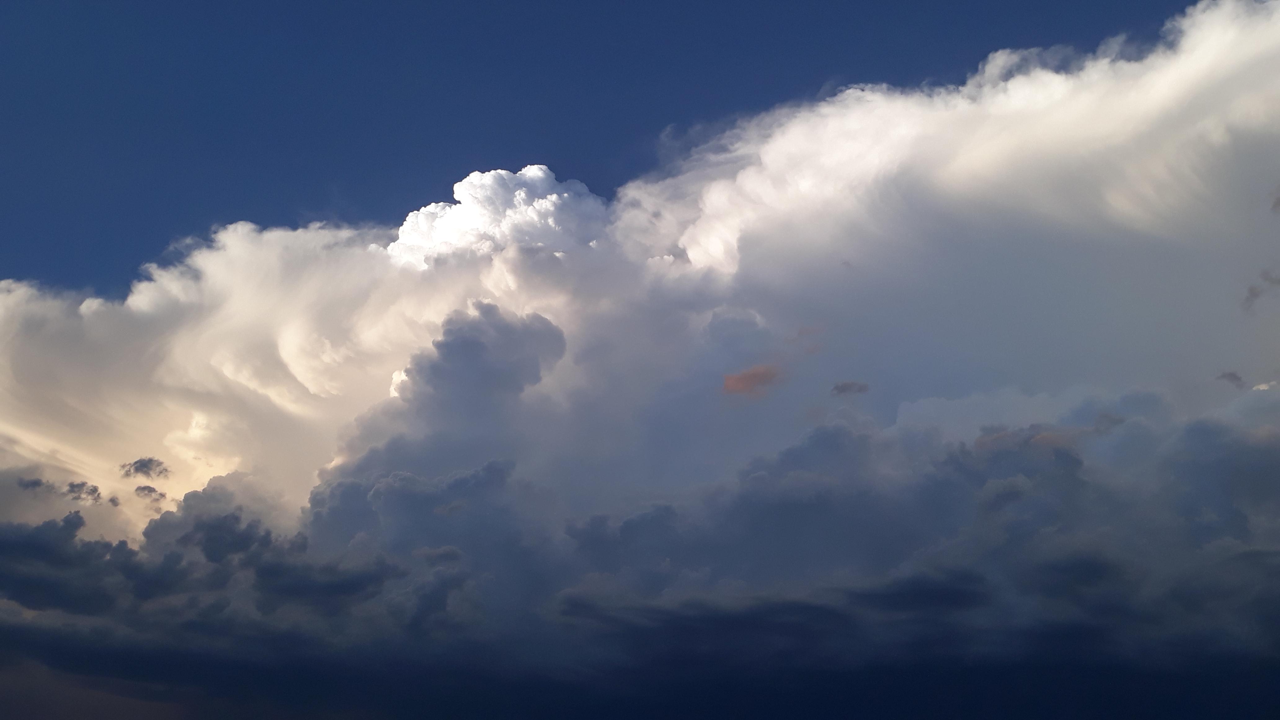 An interesting sky | Scrolller