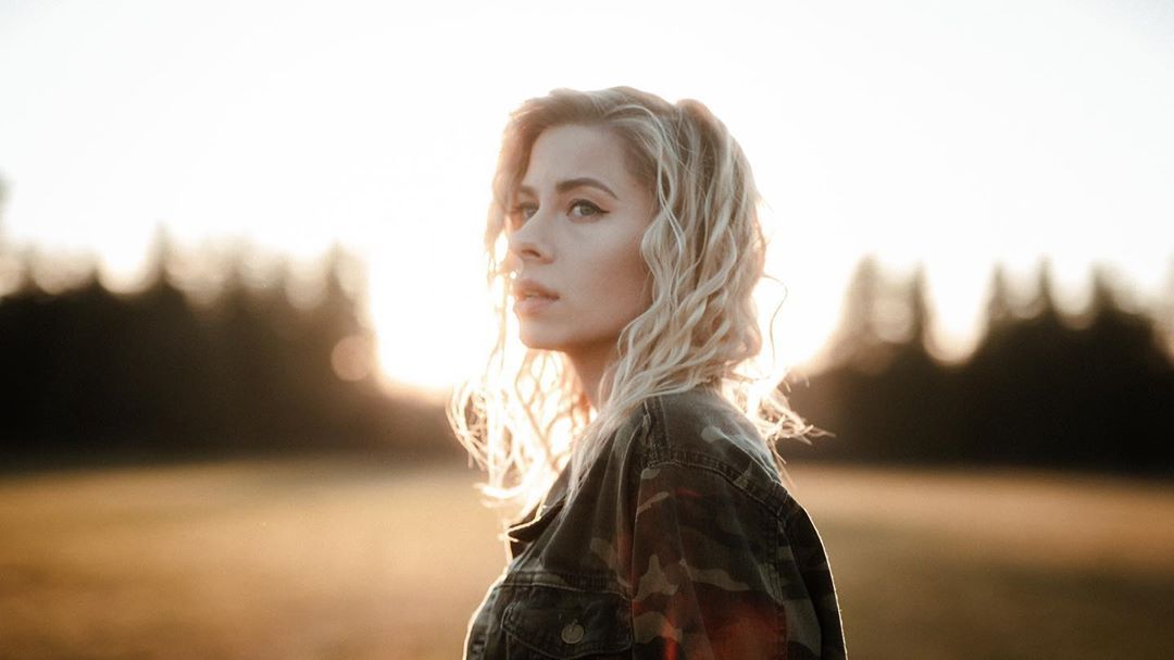 Andie in focus | Scrolller