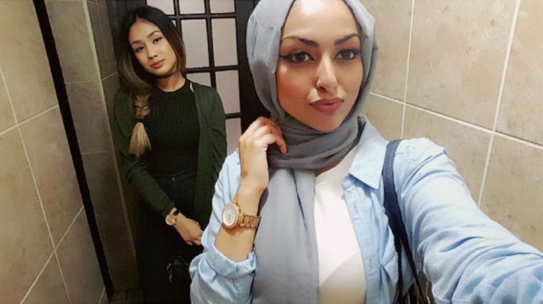 Aniqa Rahman trying to show her bra | Scrolller