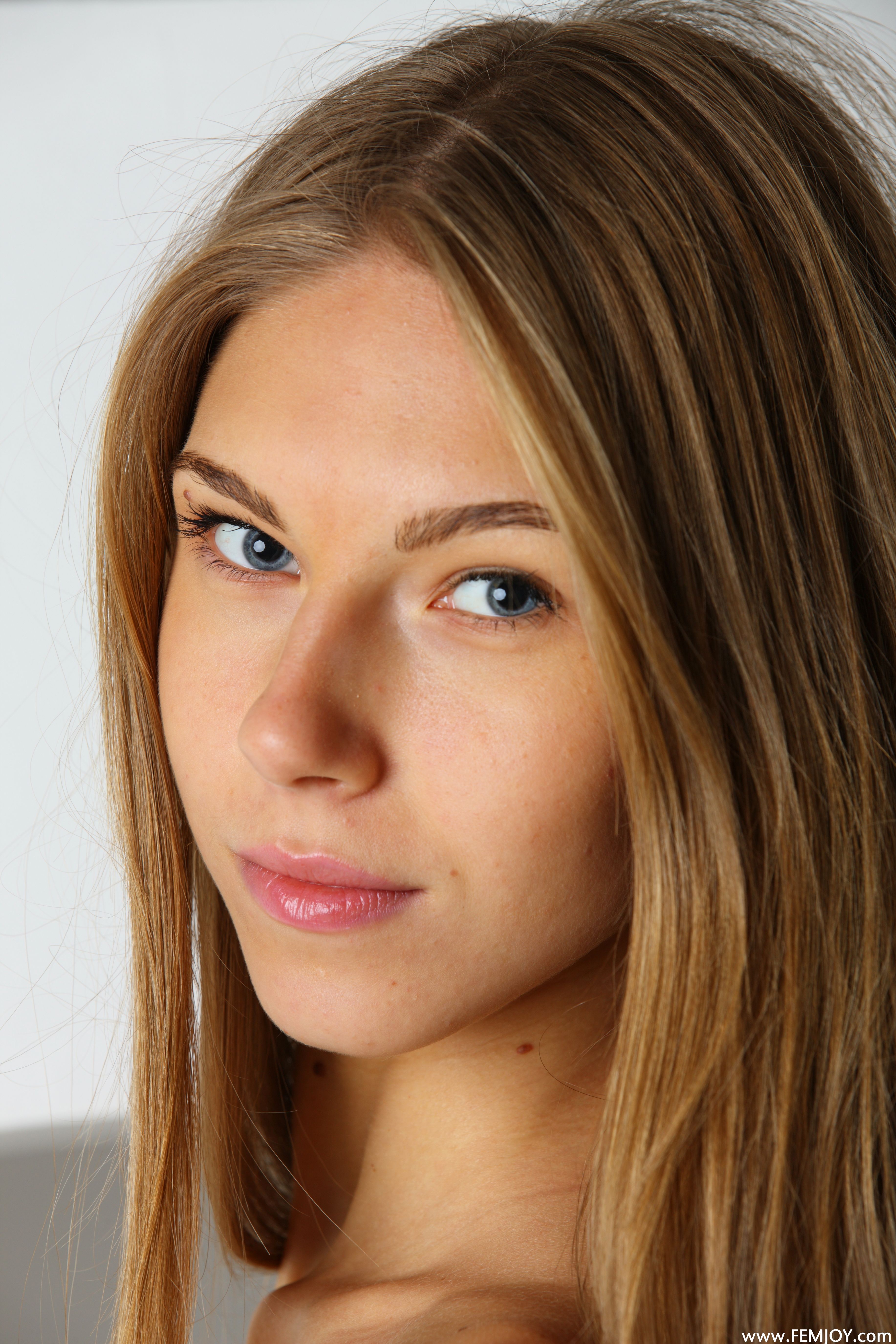 Anjelica up close | Scrolller