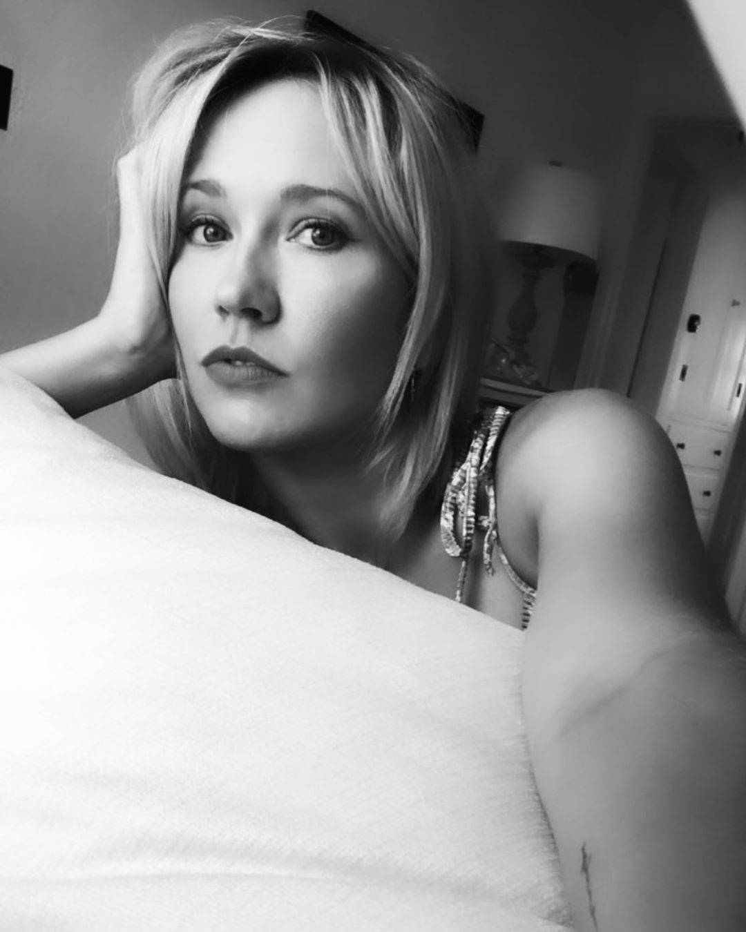 Anna Camp Scrolller