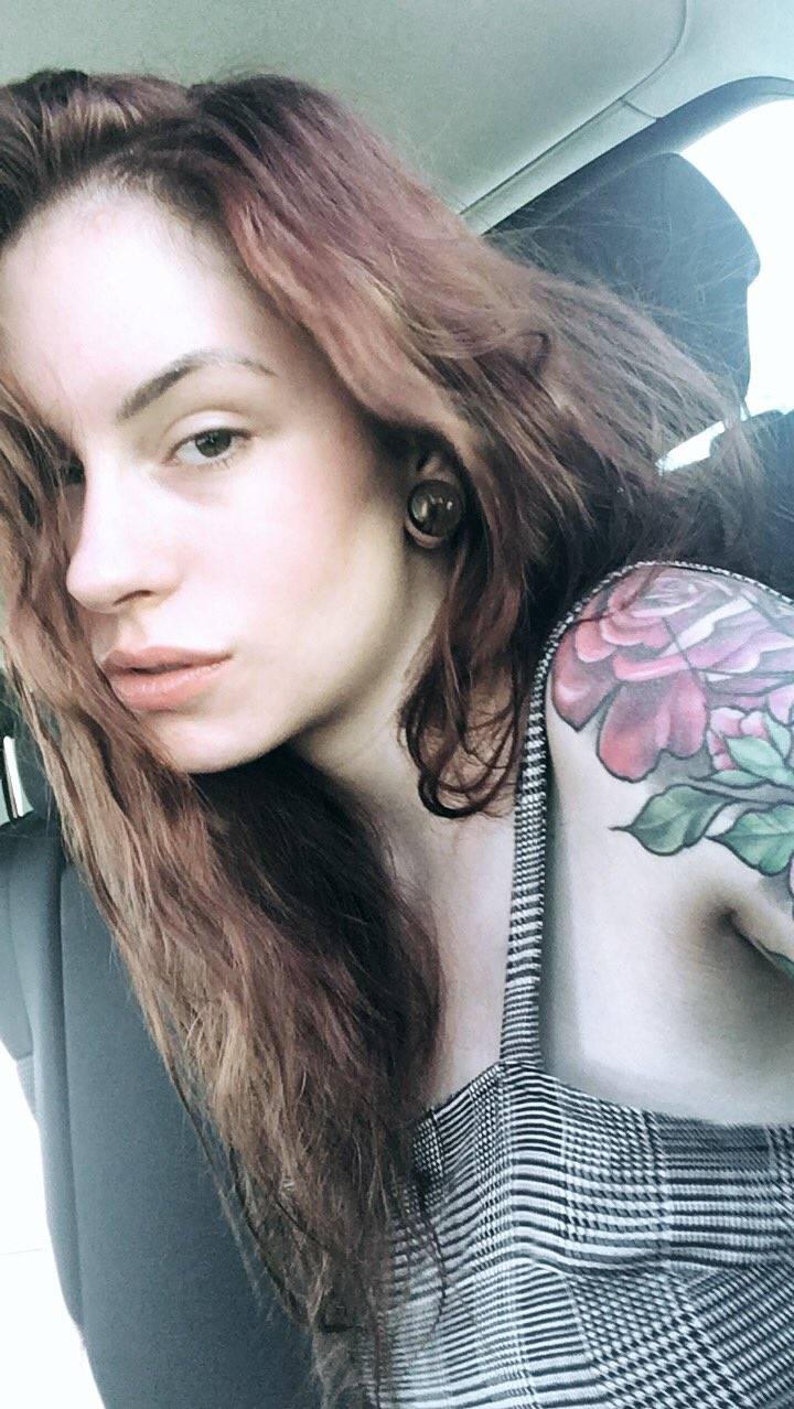 Anna DeVille | Scrolller