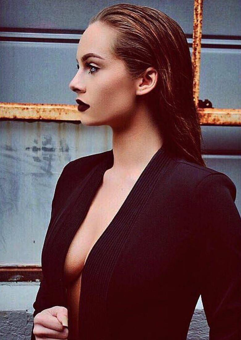 Anna Jay | Scrolller