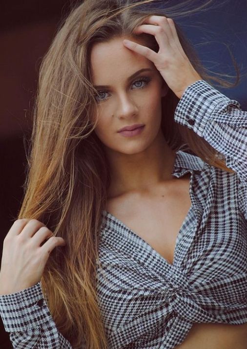 Anna Jay | Scrolller