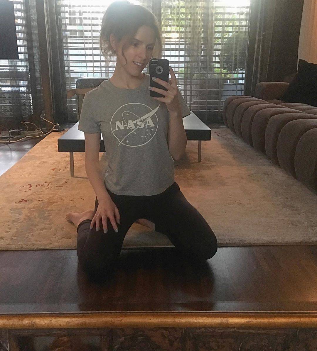 Anna Kendrick Scrolller