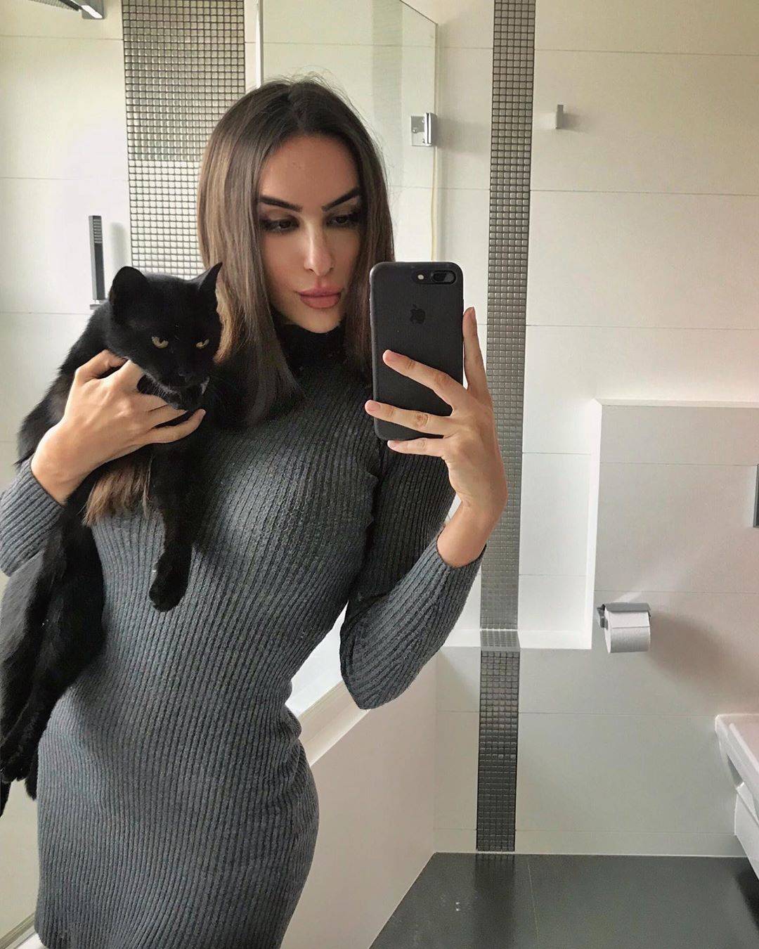 Anna Natko and cat | Scrolller