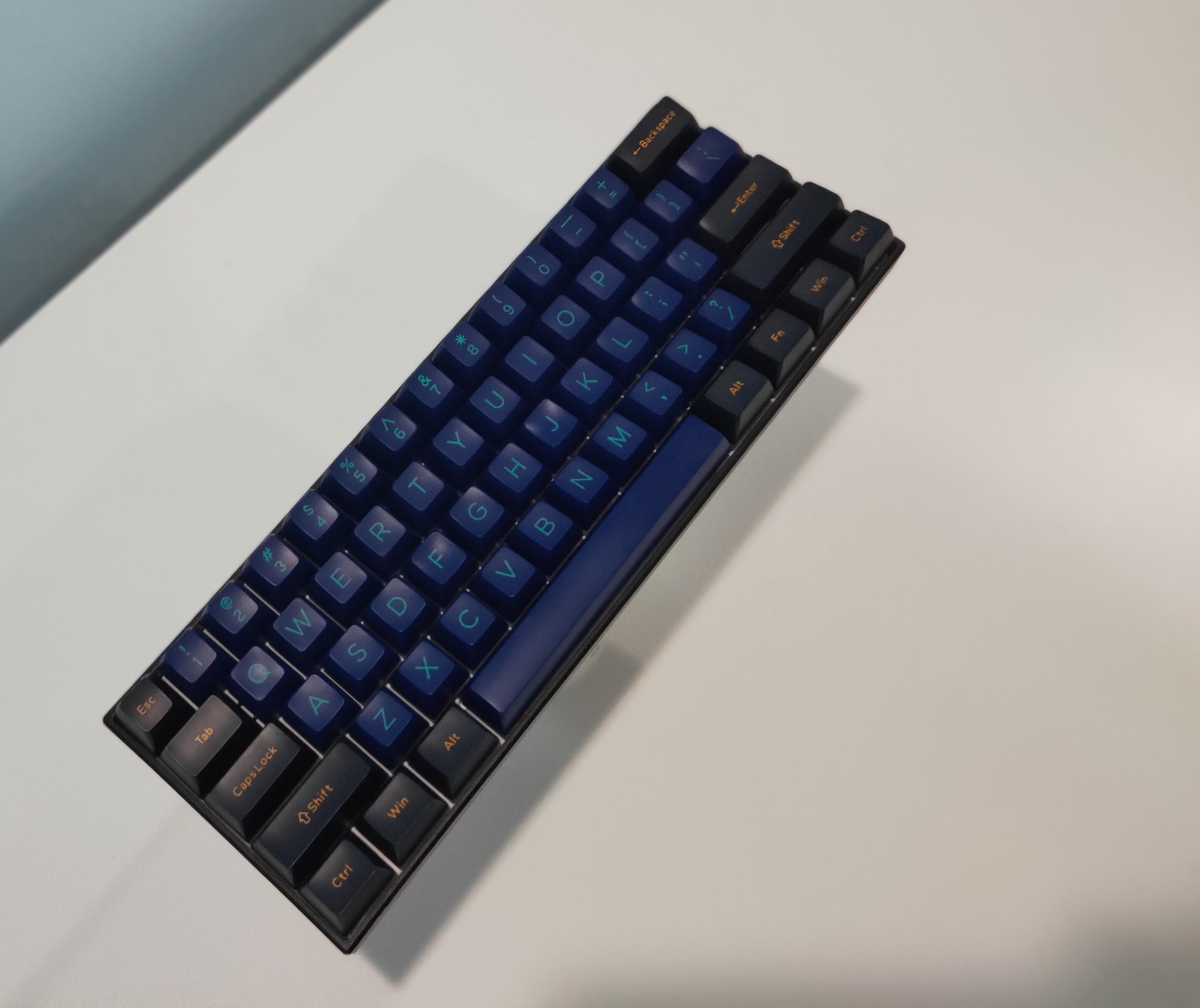 Anne Pro 2 with SA keycaps | Scrolller
